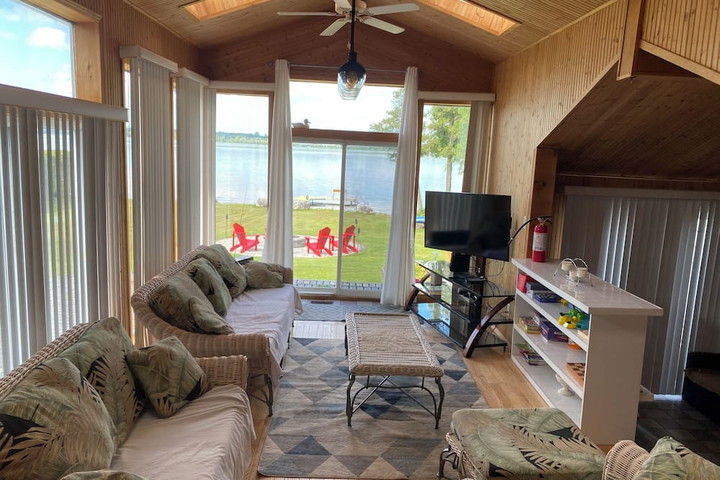 Private And Quiet Waterfront Cottage With Stunning View Weekly/monthly Discount - Kawartha Lakes