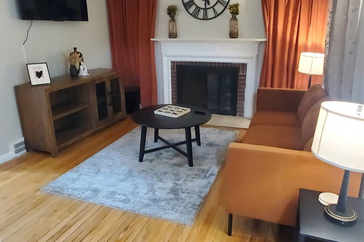 Cozy 3-bedroom Home With Wifi & Parking In Detroit - Livonia
