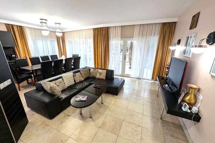 Maison De Vacances Avec Piscine Et Jacuzzi à Seulement 100 M De La Plage. - Balatonalmádi