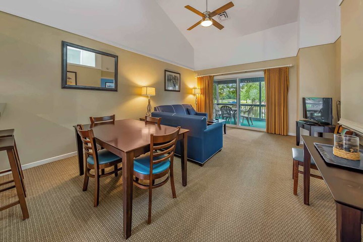 Lakefront Condo With Indoor & Outdoor Pools - New Bern - New Bern, NC