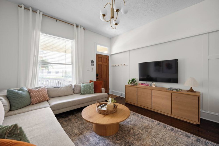 Walk To Mass Ave: Hot Tub, Private Yard, Parking - Indianapolis, IN