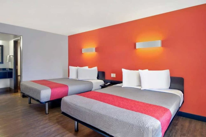 2 Full Beds | Ns| Kitchen - Apple Valley, CA
