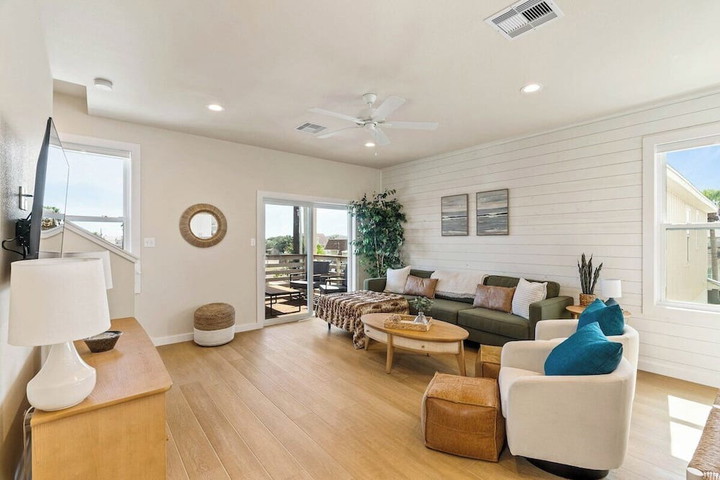 Sage & Sol | New Build Old Town Home With Pool, 3br/3.5ba, Sleeps 10 - Port Aransas, TX