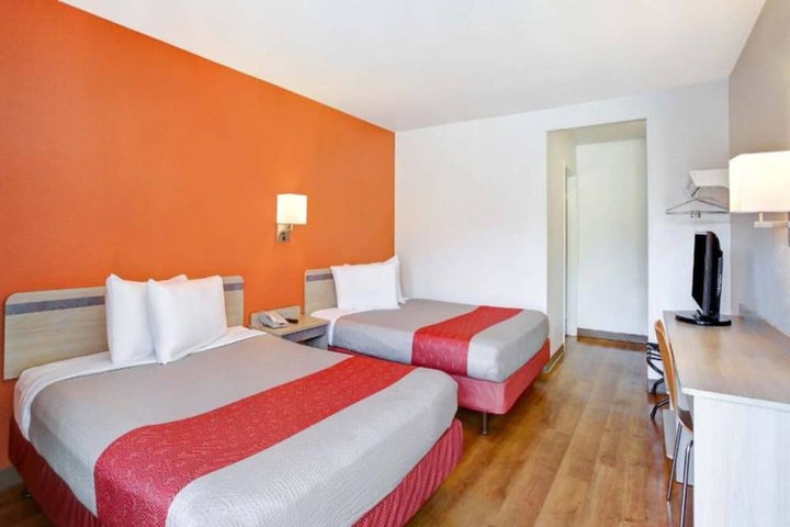 Chambre Confortable Avec 2 Lits Doubles | Micro-réfrigérateur - Hayward, CA