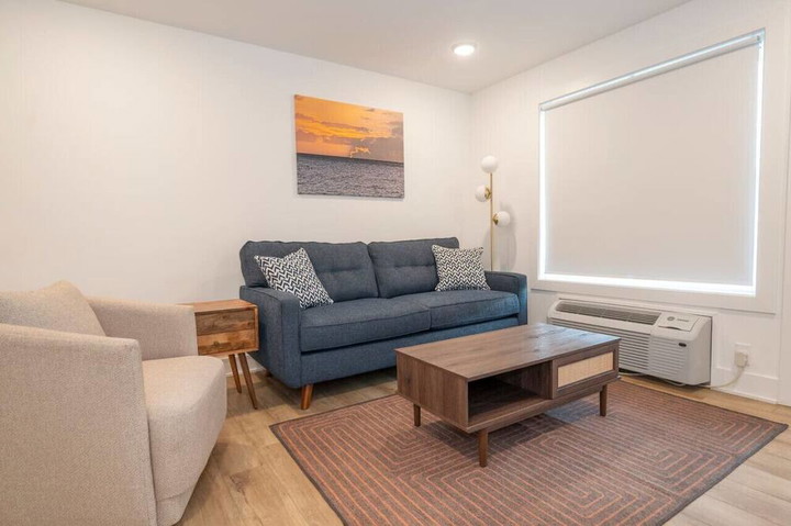 Luxury 1br Condo: Open Pool + Prime Location - Lynchburg, VA