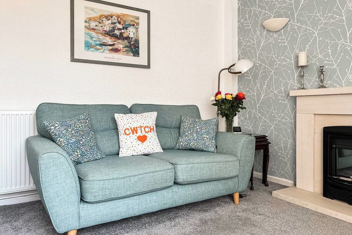 2 Bedroom Accommodation In Cardiff - Cardiff