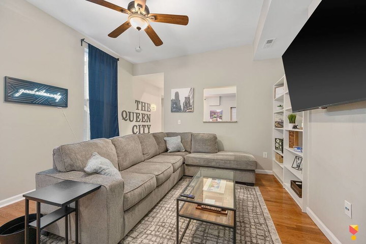 Stylish Apartment With Free Parking - Cincinnati, OH