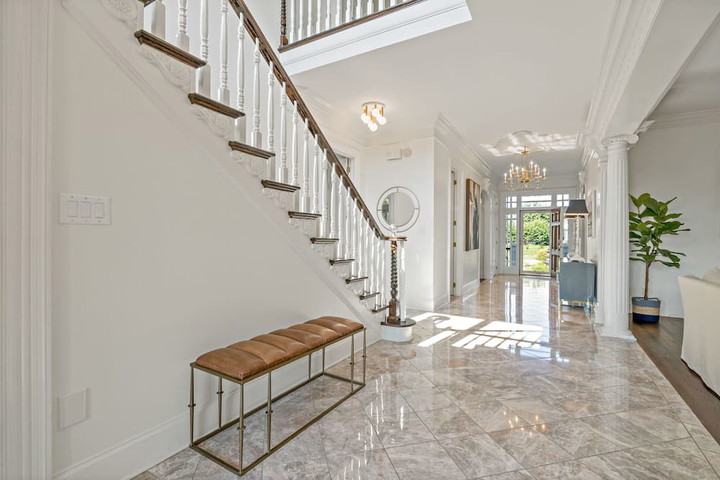 Stunning And Spacious Nashville Home With In-ground Pool On The Lake! - Mt. Juliet, TN