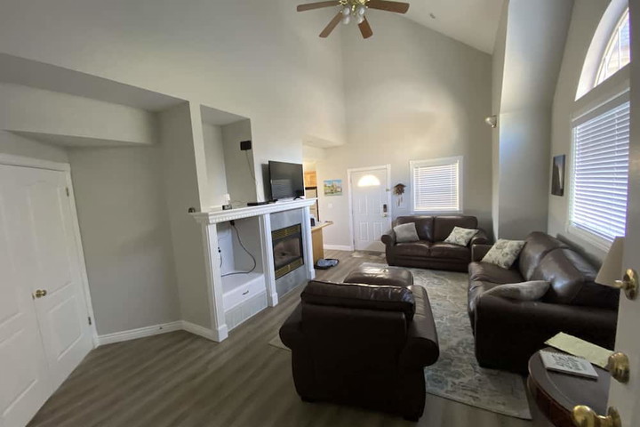 Truly A Swiss Chalet! This 3 Bedroom Chalet Is Set In The Valley Of Midway - Utah