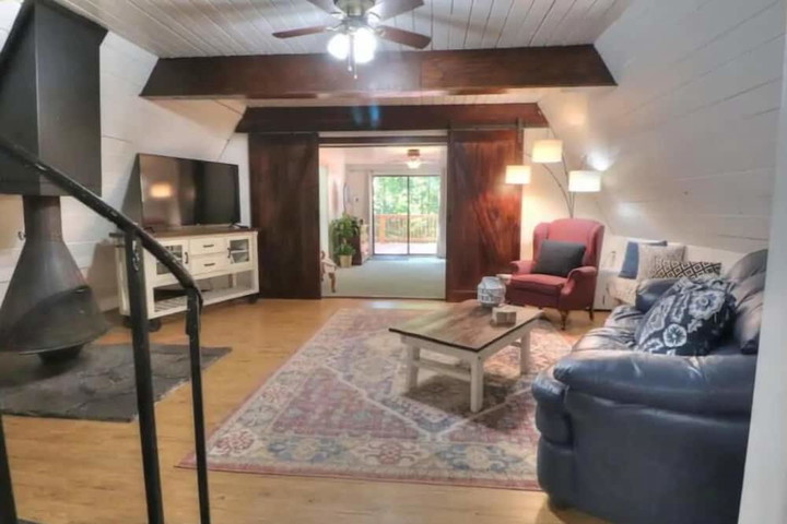 Cozy Cabin - Hot Tub! 1 Mile From Downtown Helen - Helen, GA