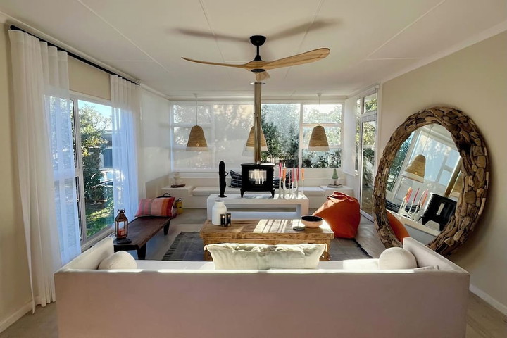 Adorable Beach Cottage In Noordhoek Within Walking Distance Of Beaches And Bars - Cape Town