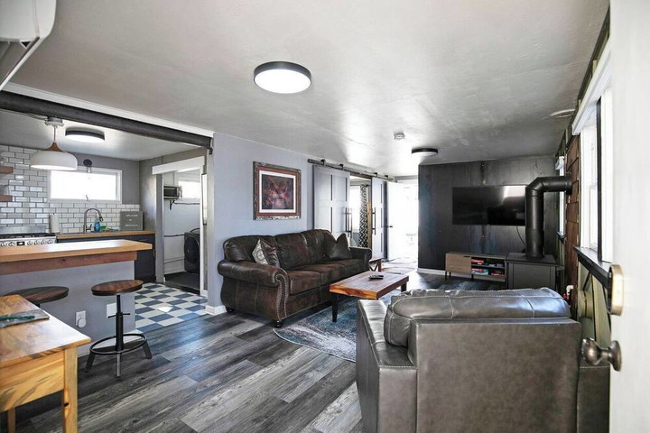 Located In The Heart Of The Rose Park Neighborhood, This Property Offers A Premier Mix Of Local Convenience And "Griz Country" Charm. Perfect For University Visitors Or Outdoor Enthusiasts, Just Minutes Away From Downtown And The University. - Missoula, MT