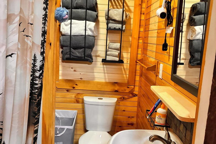 Cozy 2-bedrooms Apartment In Historic Syracuse. Vintage Charms & Modern Comfort - Syracuse, NY