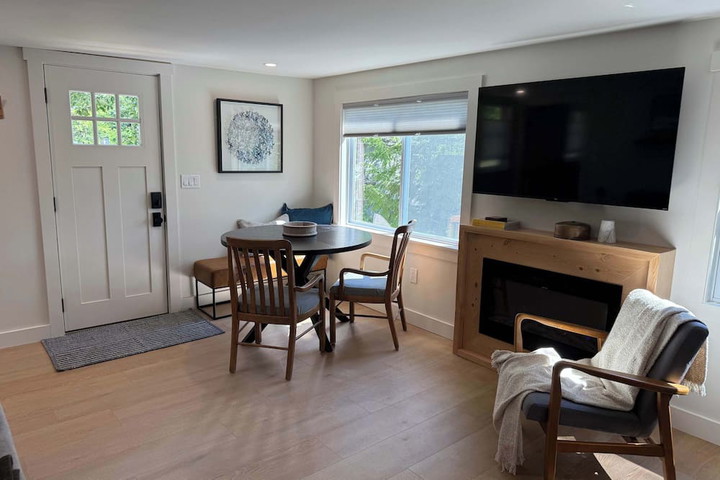 Lake Sunapee Cottage W/ Deeded Access + Fireplace - Sunapee, NH