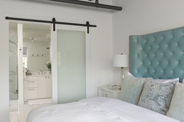 Designer Penthouse - Downtown Waterfront! - Kelowna