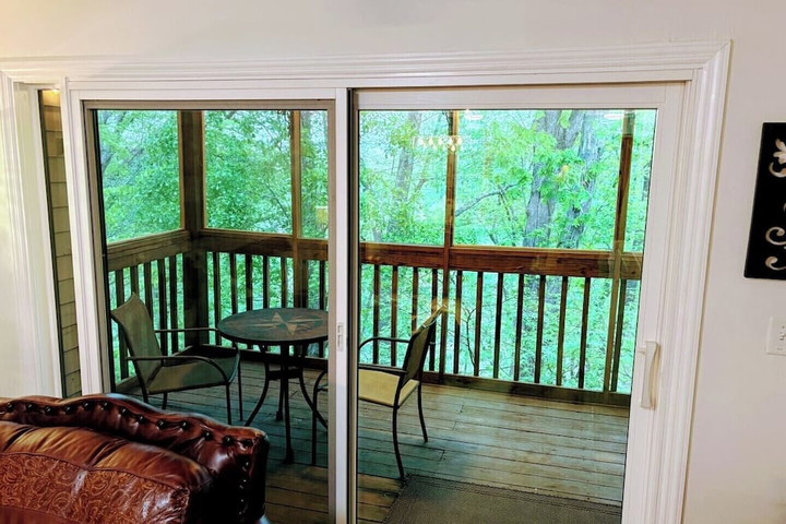 Stylish Updated Retreat Overlooking The Saluda River - Columbia, SC