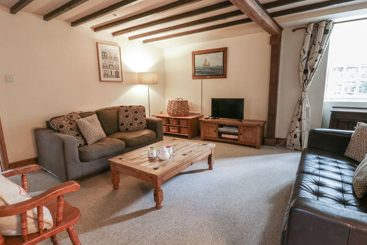 Dewi Villa Apartment, Pet Friendly, With A Garden In Aberaeron - Aberaeron