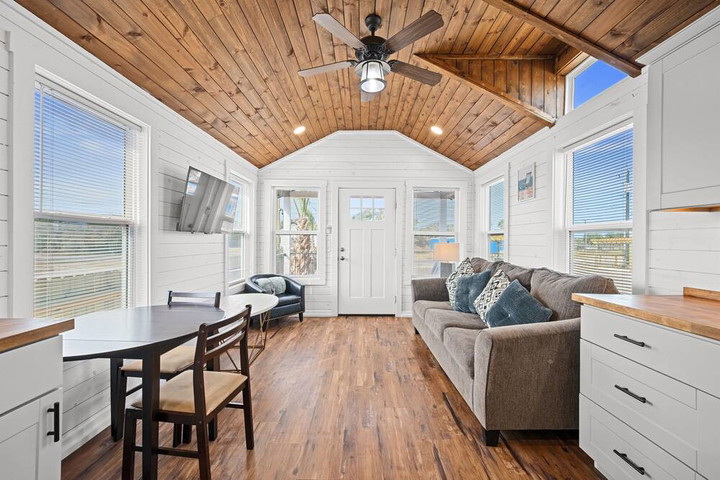 Pet-friendly Tiny Home W/ Boat Parking & Pergola - Rockport, TX