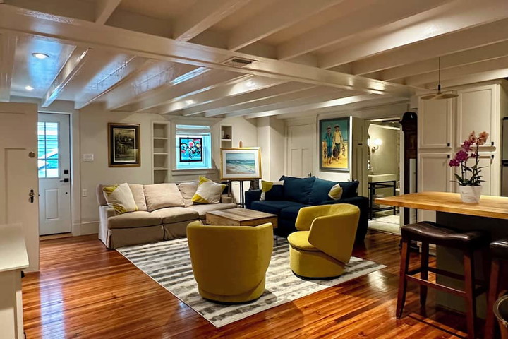 Family-friendly, Uptown New Orleans Retreat, 4 Blocks From St. Charles. - Metairie, LA