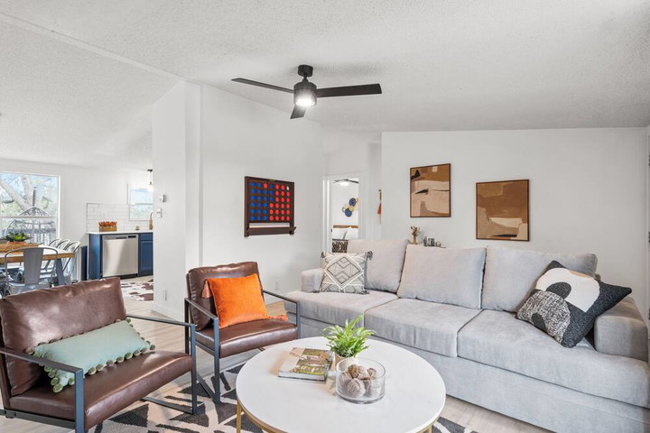 Starlight Horizon 3 Bed Cabin - Pool, Firepits, Stargaze & Pets Stay Free - Canyon Lake, TX