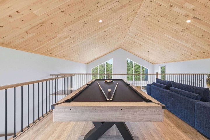 Hot Tub & Pool Table In Shannon | Haut-zenith - Quebec City