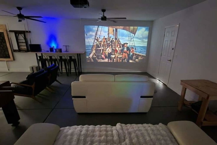 Near ​Jt Park: Hot Tub, Cinema, Arcade Game, Gamerm - Yucca Valley, CA