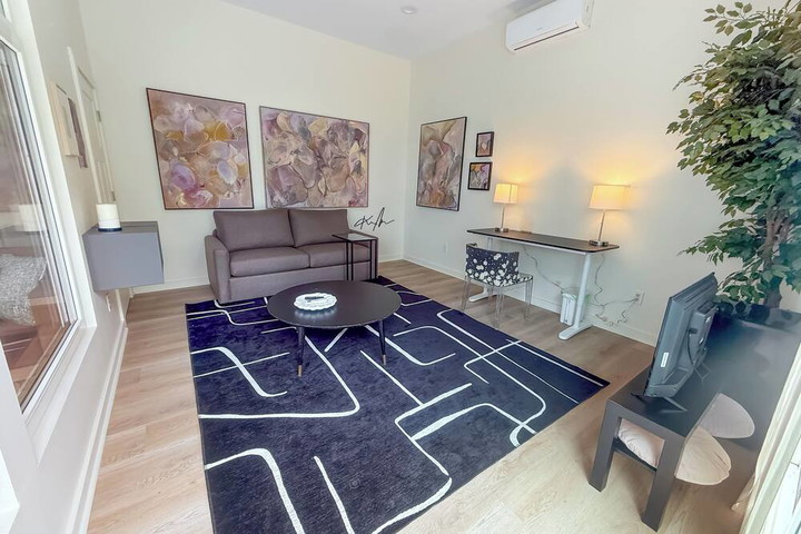 The Abstract Abode ~ Creative & Cozy Stay Curated By Local Artist -Near Downtown - Wilmington, NC