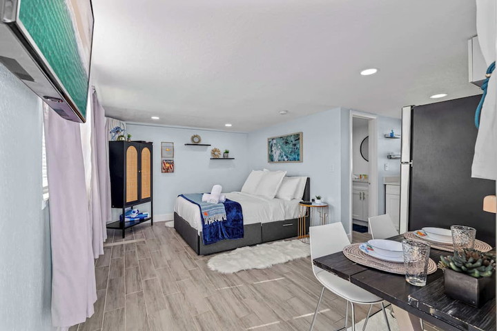 Delray Seacrest Cottage: Close To Beach & Downtown - Delray Beach, FL