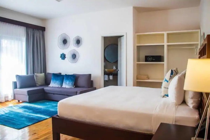 Junior Suite - West Bay