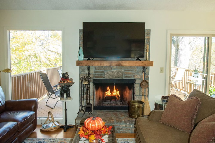 Treehouse Serenity, Access To Rb Resort Amenities, Dog Friendly. - Lake Lure, NC