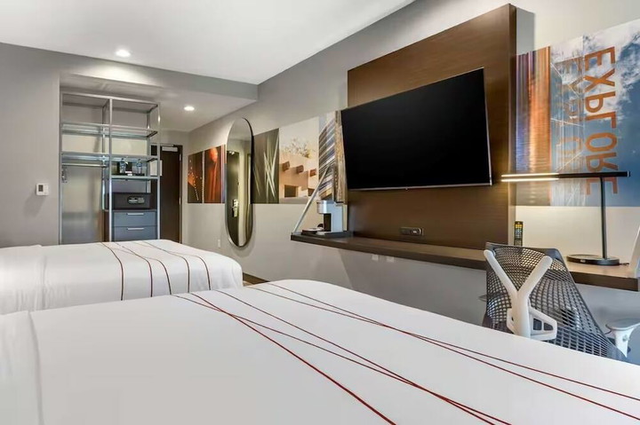 Two-queen Layout Near Phoenix Zoo & Papago Park | Outdoor Pool & Rooftop Bar - Tempe, AZ
