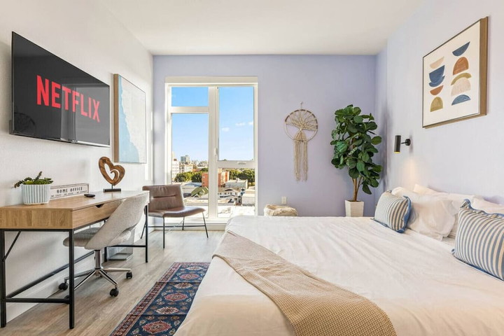 Bright & Modern 2bd Home In K-town + Gym & Hot-tub - Hollywood, CA