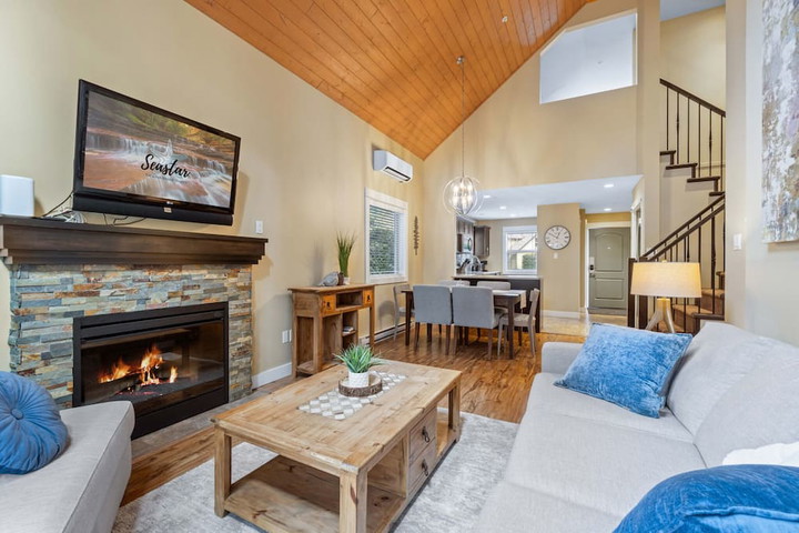 3 Bedroom Cottage Close To Rathtrevor Beach, Mini Golf And Pool On Site. - Parksville