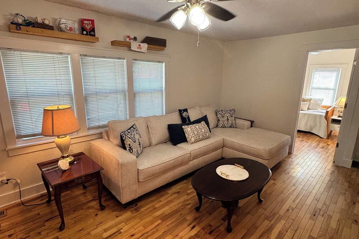 Charming 2-bedroom House In Clemson 4mi. From Death Valley And 1mi. From Mac's - Clemson, SC