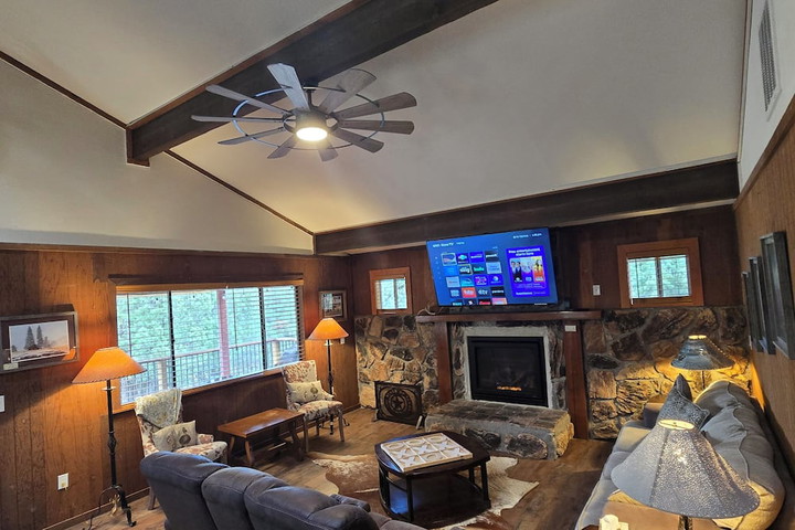 Big Red Cabin, Midtown 3-bedroom Cabin, Hot Tub, Big Deck, With Ac - Ruidoso, NM