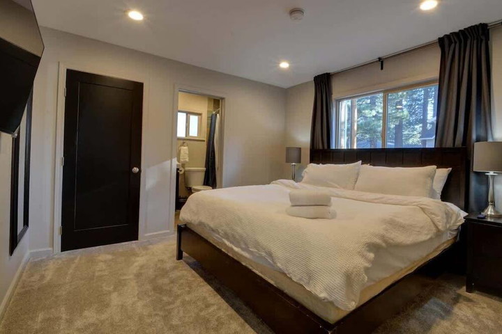1 Family Paradise, Den, Playground, Space - South Lake Tahoe, CA
