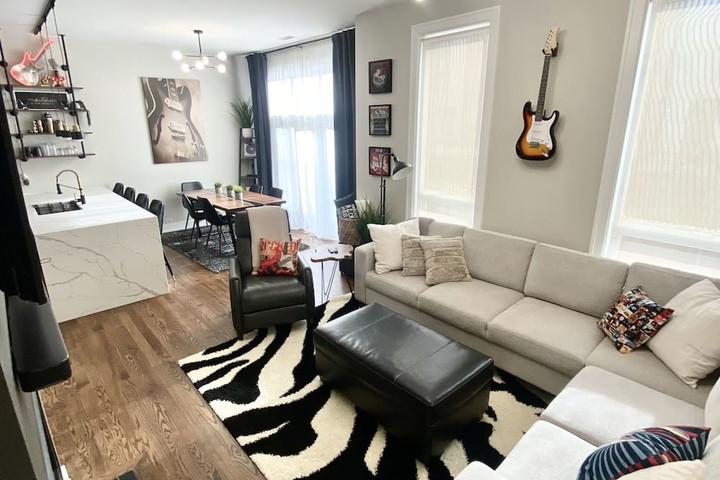 Rock N Roll Condo Old Market W Rooftop Patio! - Omaha, NE