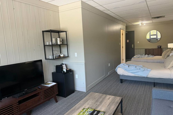 Nomi - 305 Queen Studio (Family Room) - Ontario 60