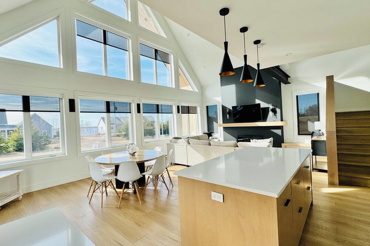 Modern 5br Chalet With Ocean Bay Views Within Minutes To The Beach And Town - Prince Edward Island