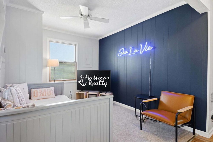 Sea La Vie - Stunning Dog-friendly Home With Fully Enclosed Yard And Close To Beach Access - Outer Banks, NC