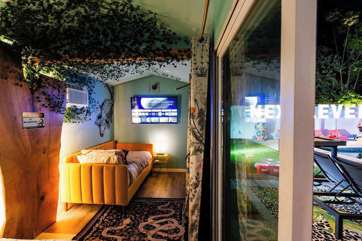 Next Level Orlando: Spacesurfsprings Pool+games - Winter Park, FL