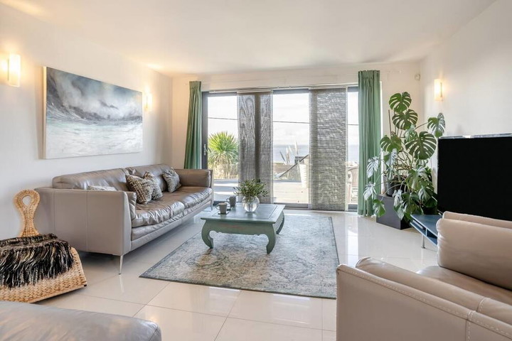 5 Bed In Ogmore-by-sea (Oc-o33570) - Bridgend