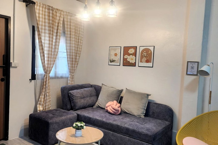 2br 3-story Home, Walk To Bts And Sathorn Pier, Free Netflix - Bangkok