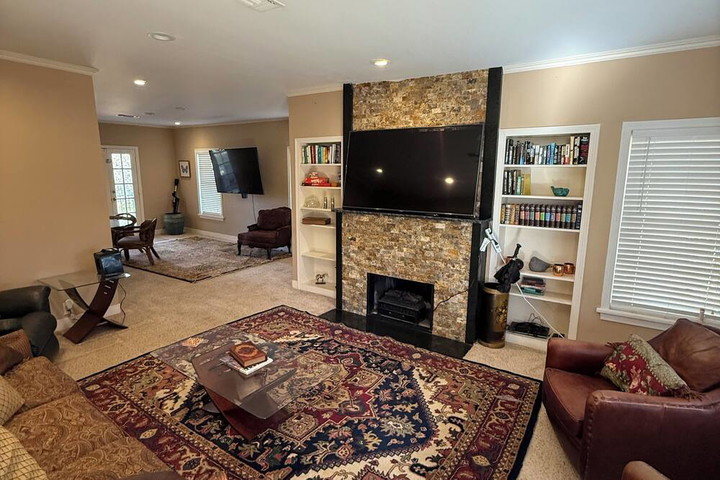 Large  2-bedroom Bungalow In The Sought After Sayles Blvd Area W/ Large Yard - Abilene, TX