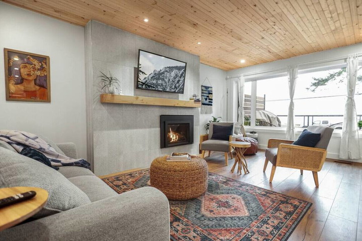 Sea,sunrises,sauna | Oceanfront Stylish Retreat - Campbell River