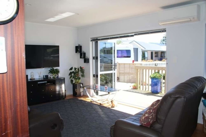 Comfy Home Opp Gilmour Lake. - Waihi