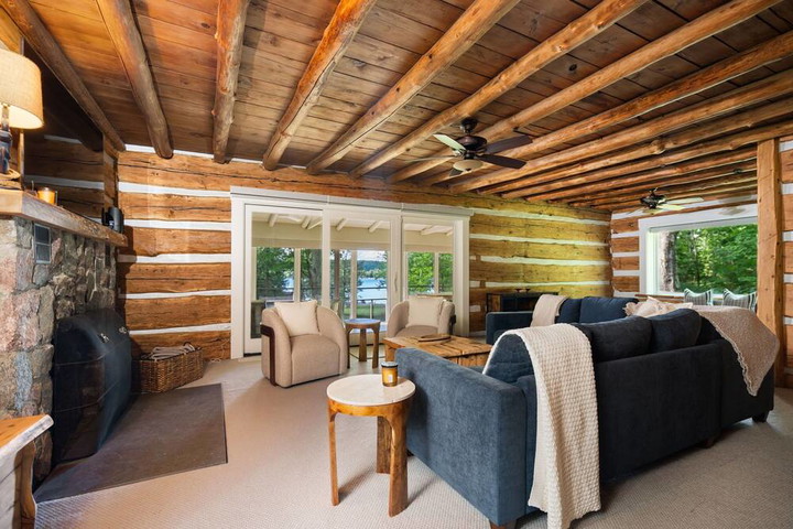 [Lakefront Cabin] W/ Sandy Private Beach, Docks, Kayaks, Sunsets - Torch Lake, MI