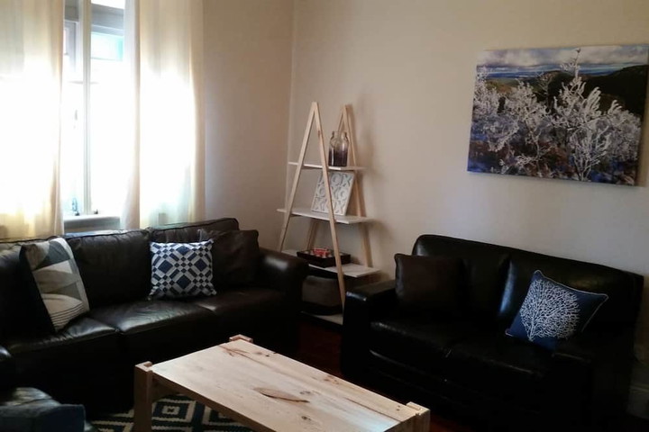 3 Bed 2 Bath Central Cottage - Orange