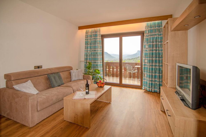Apartment 'Ferienwohnung B1 Spisshof Nebenhaus' With Panoramic View, Shared Pool & Wi-fi - Lana