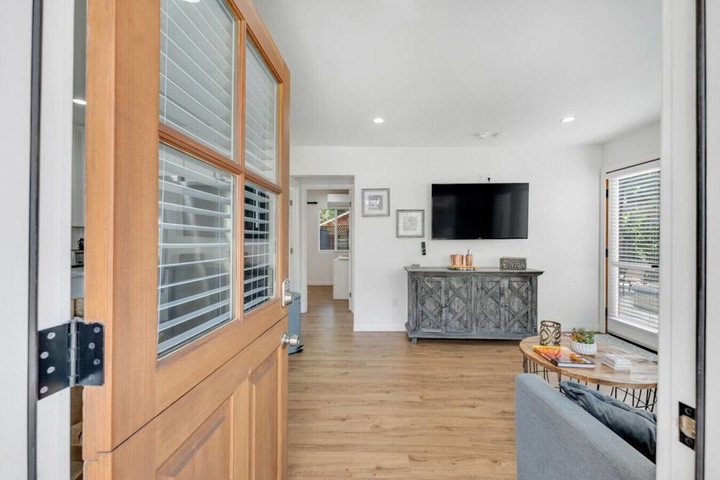 Modern Cottage, Jacuzzi, Bistro Patio, Walk To Everything! - Westlake Village, CA